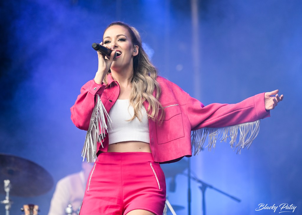 Premières Francos extérieures pour Léa Jarry et Luce Dufault - BP Arts ...