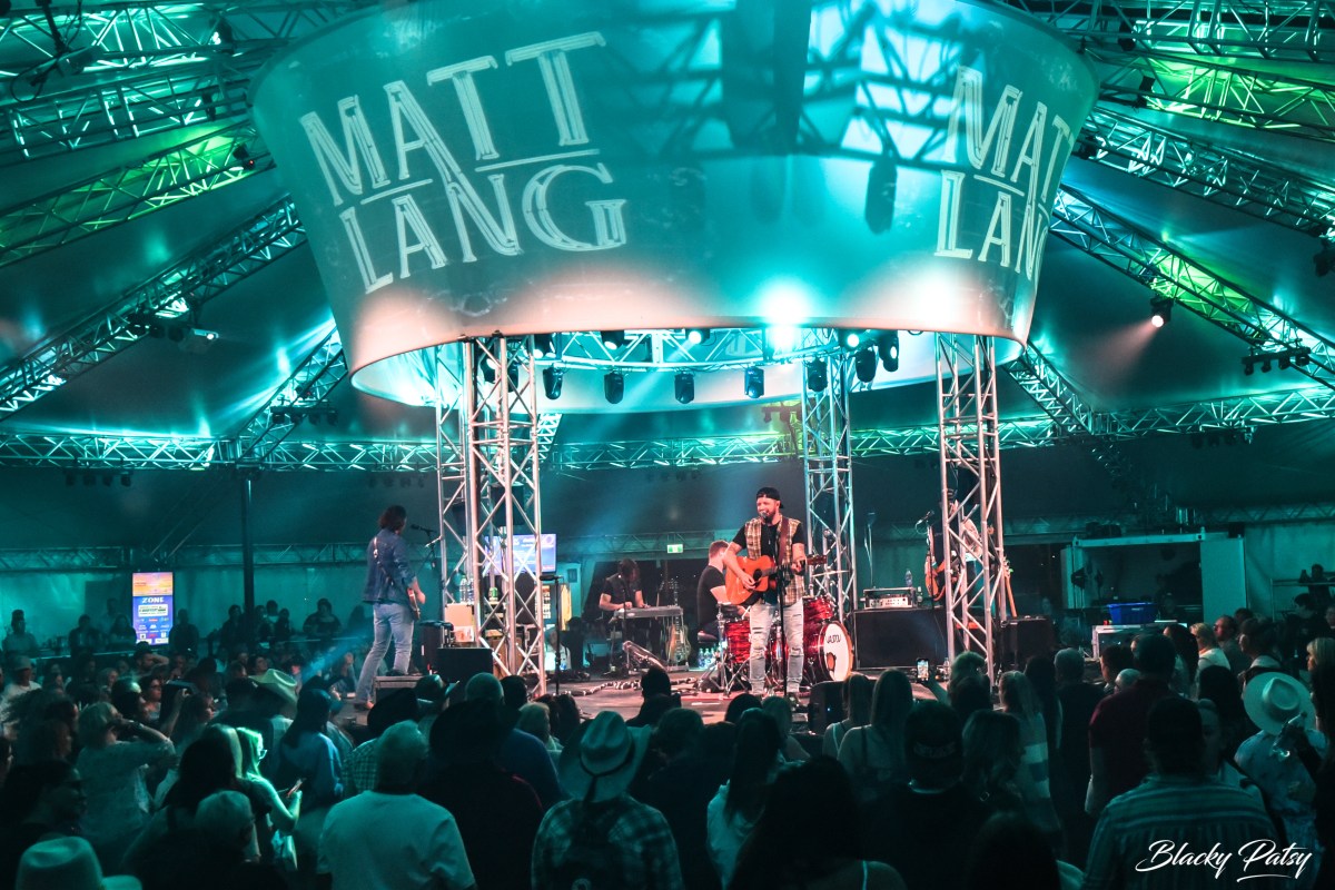 Une soirée country à iO Expérience avec Brittany Kennell, Guillaume ...