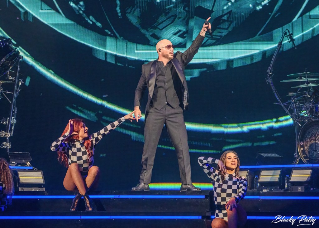 Une vague d’amour et de chaleur avec la Trilogy Tour (Pitbull, Enrique ...