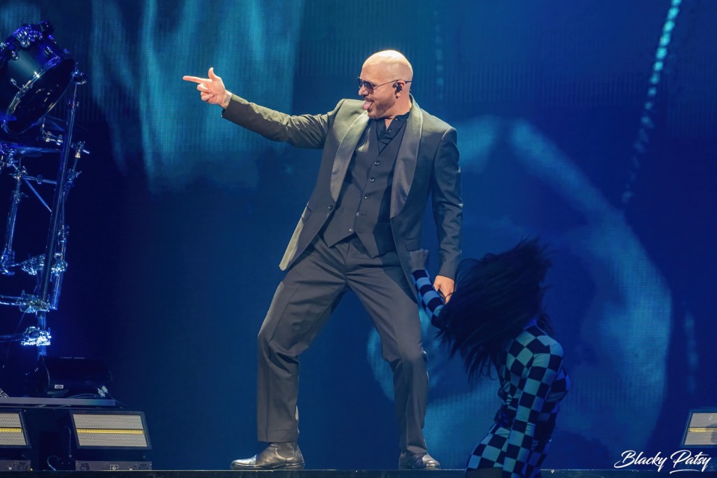 Une vague d’amour et de chaleur avec la Trilogy Tour (Pitbull, Enrique ...