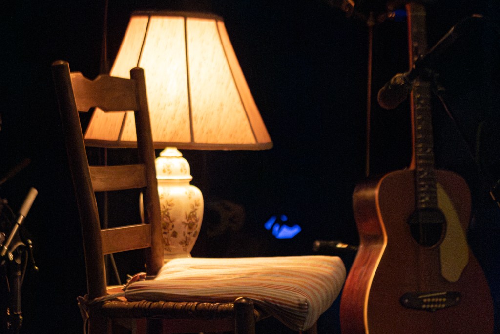 Simon Kearney nous emmène dans l’intimité de L'Île avec le lancement de ...