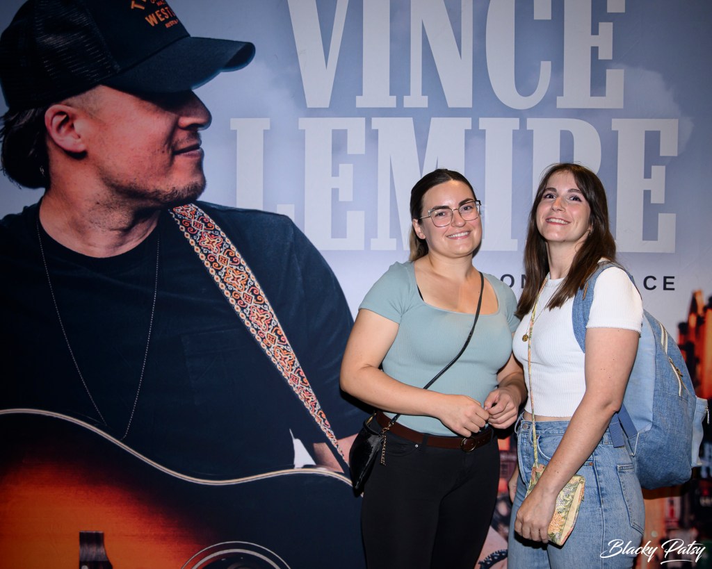[Photos] Tapis rouge lancement « À la bonne place » de Vince Lemire ...