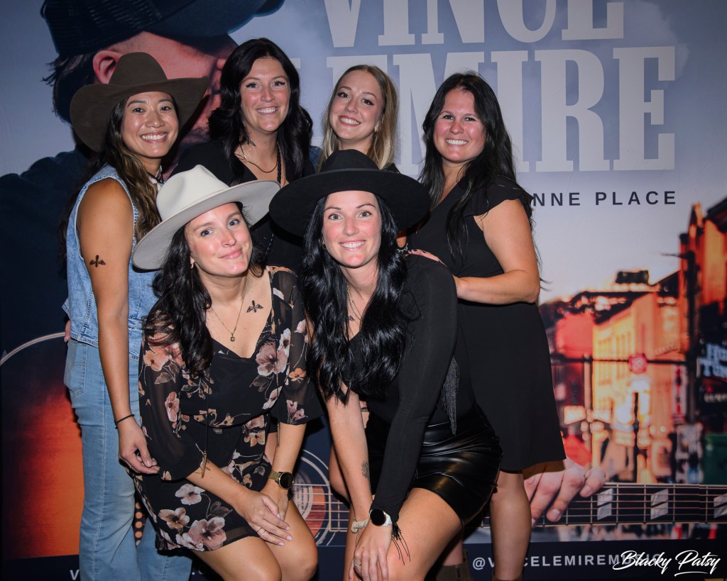 [Photos] Tapis rouge lancement « À la bonne place » de Vince Lemire ...