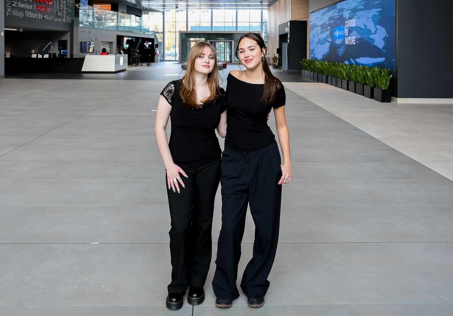 Rosalie Loiselle et Jasmine Lemée; deux actrices, deux bonnes amies ...