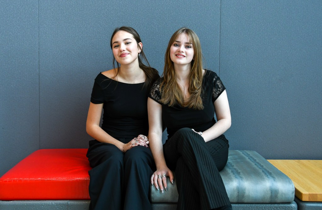 Rosalie Loiselle et Jasmine Lemée; deux actrices, deux bonnes amies ...