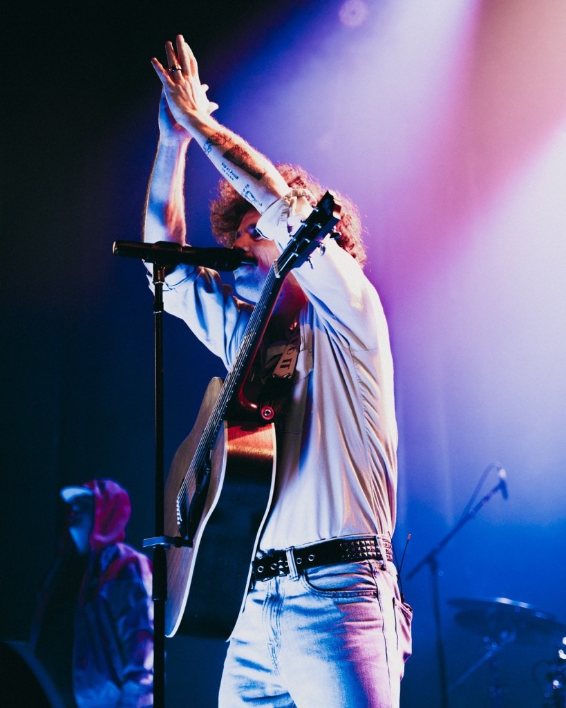 The Strumbellas rallument le MTelus avec leur folk lumineux et ...